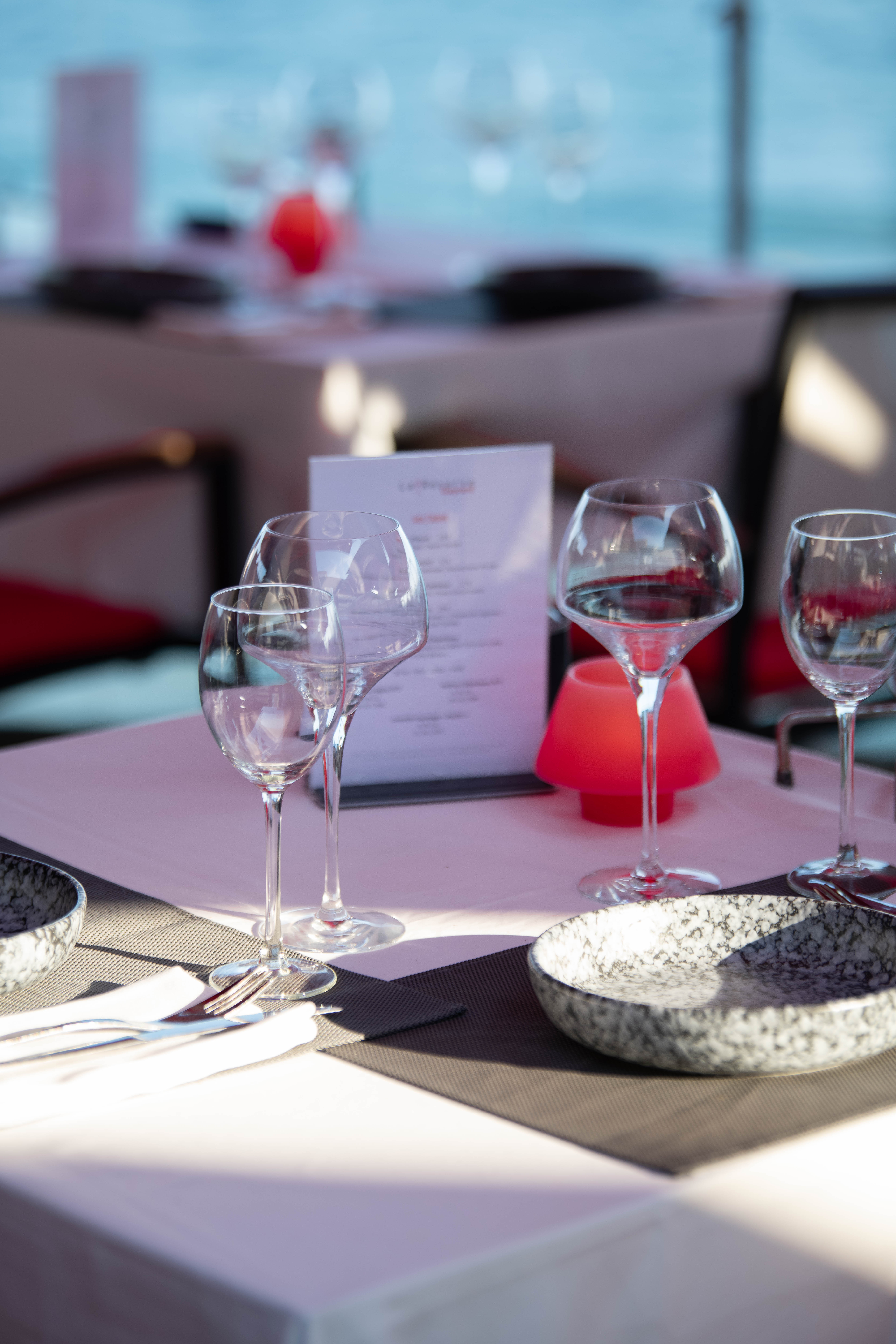 Le restaurant - La Réserve Gayrard, restaurant les pieds dans l’eau aux ...